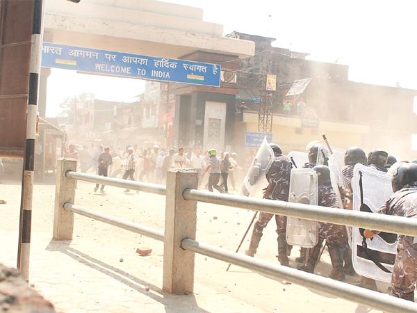 15 injured in border clash