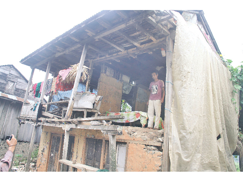 Earthquake-hit living in unsafe houses