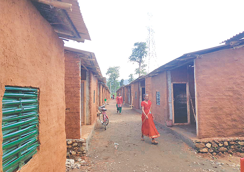 24 families get temporary huts