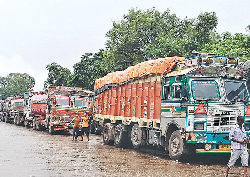 Goods carrier trucks escorted towards Capital