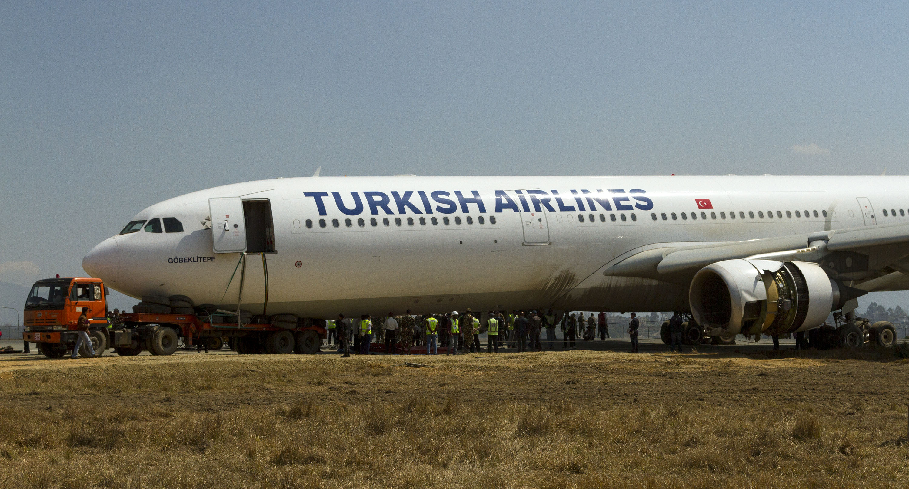 Stranded Turkish Airliner removed from site