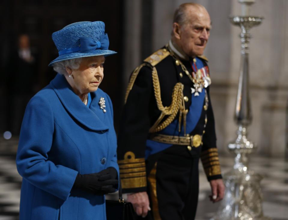 Queen marks end of UK's 13 years in Afghanistan