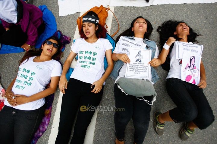 Women activists organise ‘sleep protest’ (photo feature)