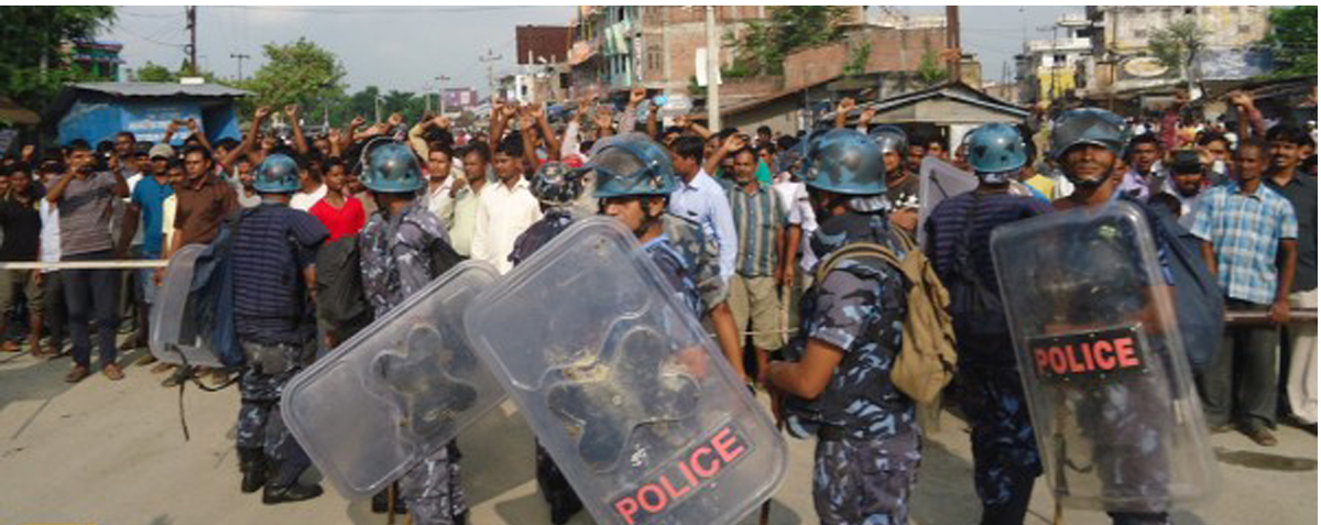 Midnight clash erupts at Jogbani border