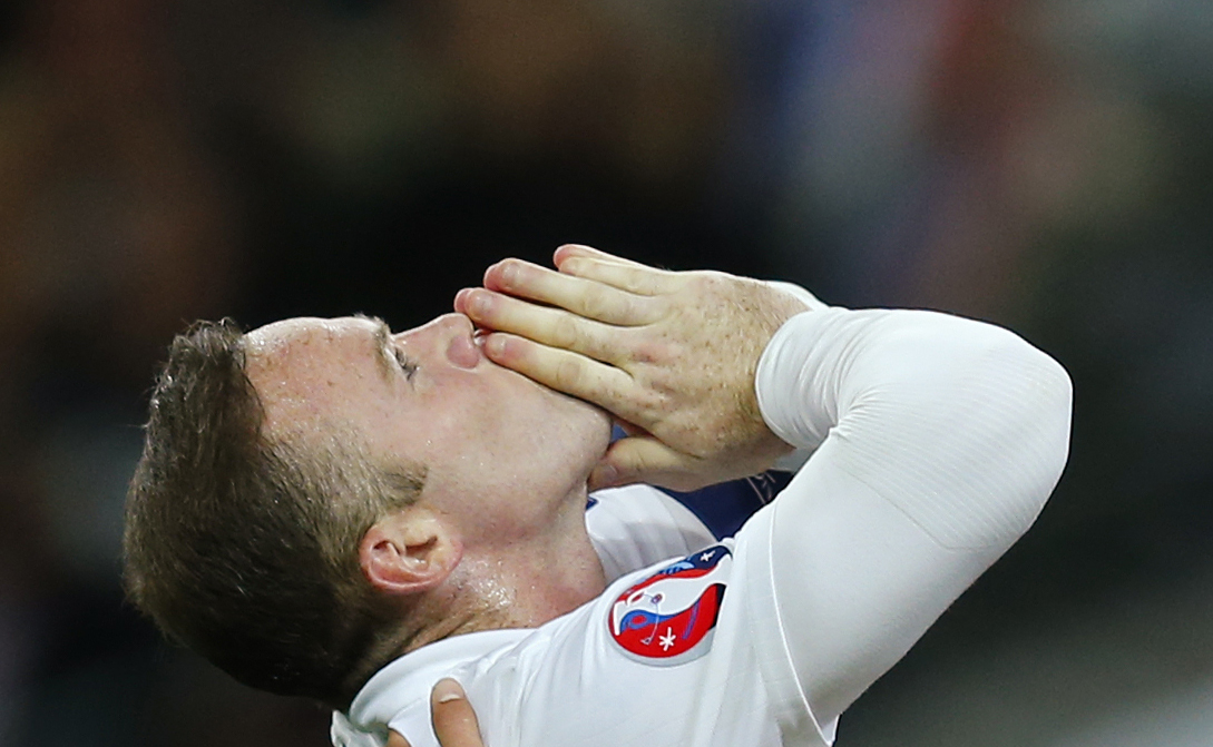 Emotional Rooney delighted to break Charlton's goal scoring record