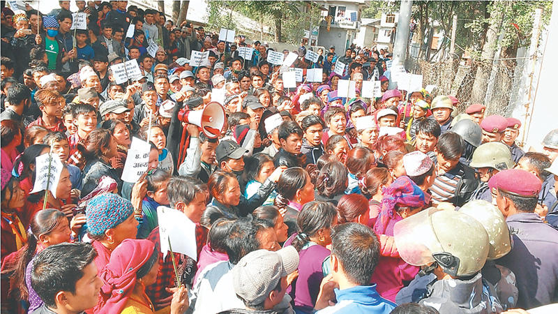 515 people renounce their citizenships in protest