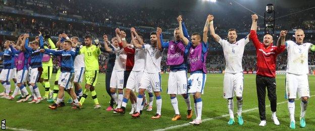 Euro 216: Slovakia beat Russia to secure a first win
