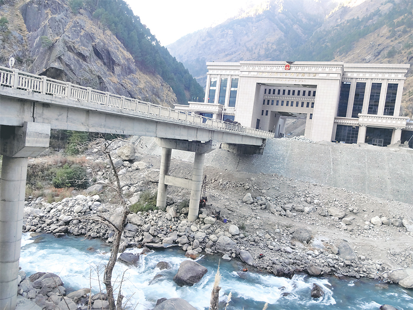 Kerung border point resumes operations