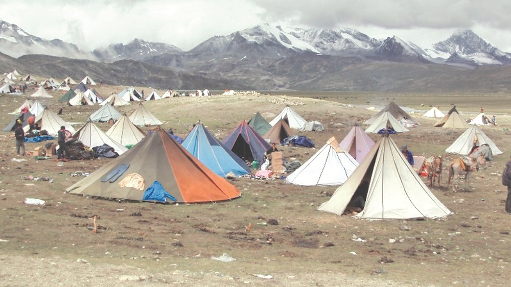 Nepalis flocking to Tibetan haat bazaars
