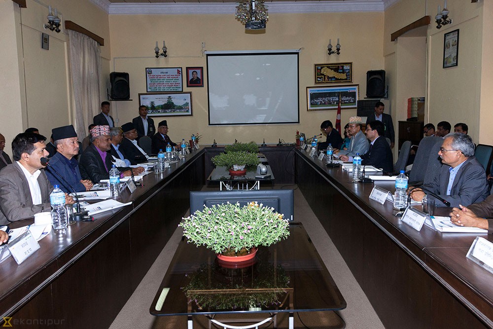 Top leaders sign commitment letter to abide by election code