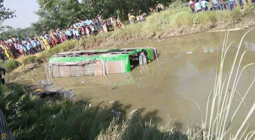 40 injured as bus carrying schools kids meets with accident
