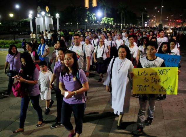 Thousands of Filipino Catholics march against death penalty, war on drugs