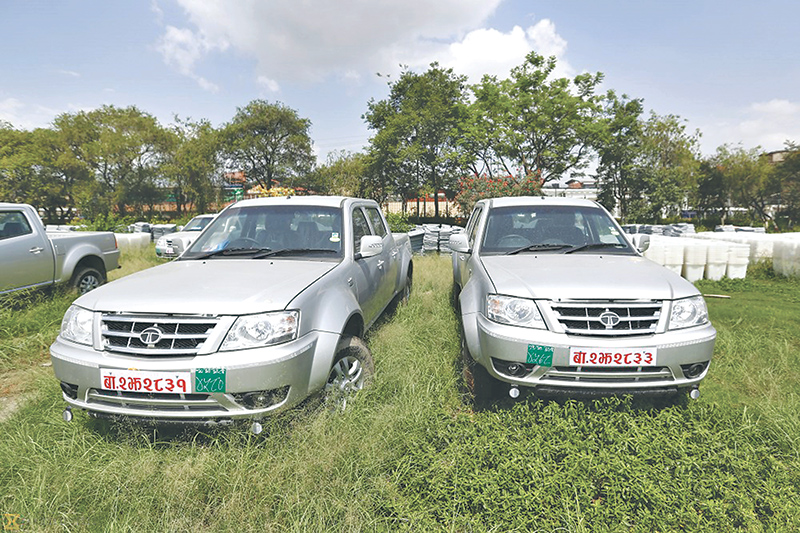 Govt exploring ways to arrange vehicles for local reps