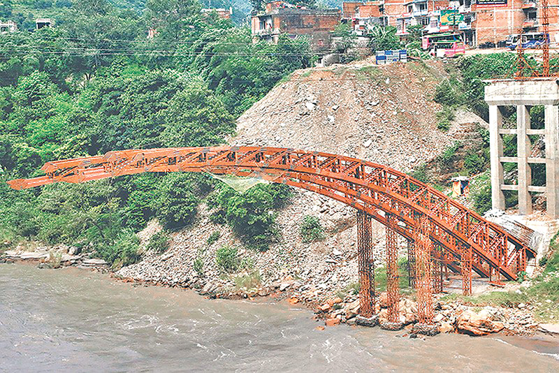 Muglin bridge delay troubles travellers