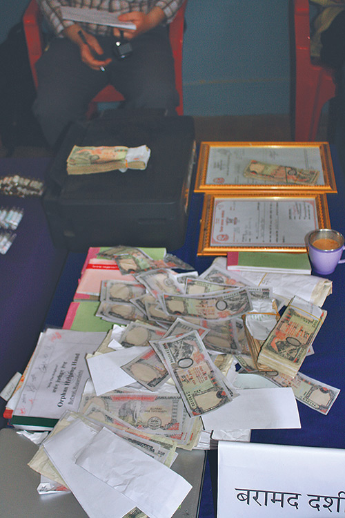 Man Arrested with fake notes and printer