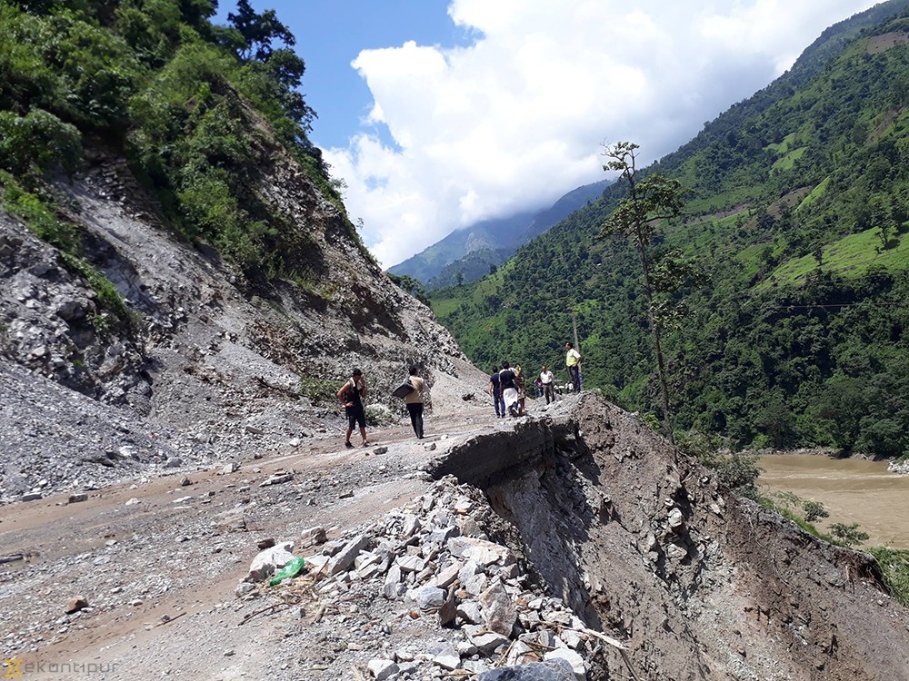 Traffic resumes on Narayangadh-Muglin road