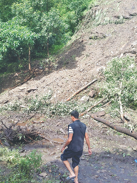 Landslides obstruct Barhabise-Ktm road