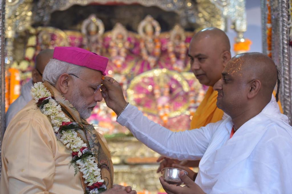 Indian PM Modi offers special worship at Janaki Temple (In photos)