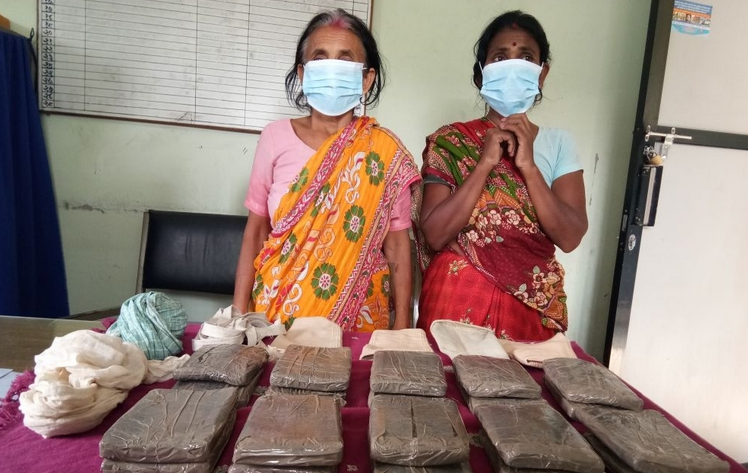 2 women held with 10 kg hashish