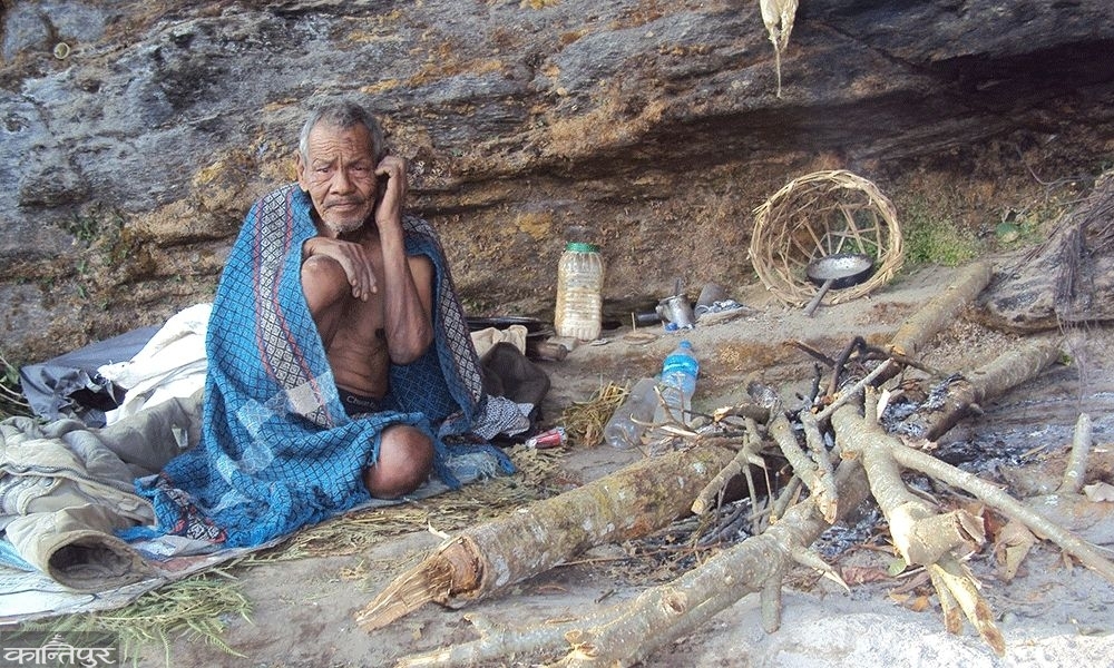 Ex-Indian soldier lives in cave