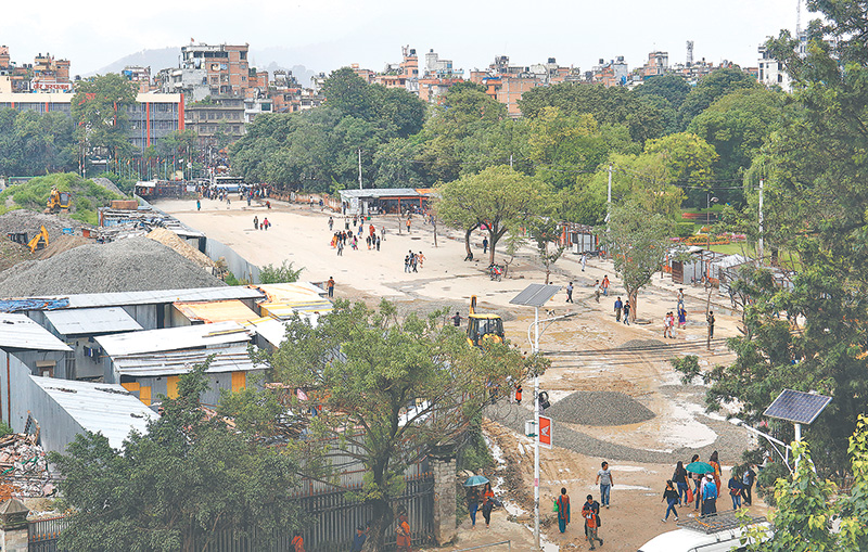 Commuters fume as KMC closes Khula Manch for four days