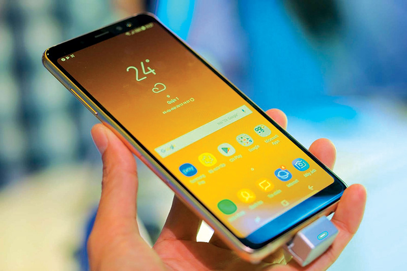 The Samsung Galaxy A8: A glamour phone that still does a good job