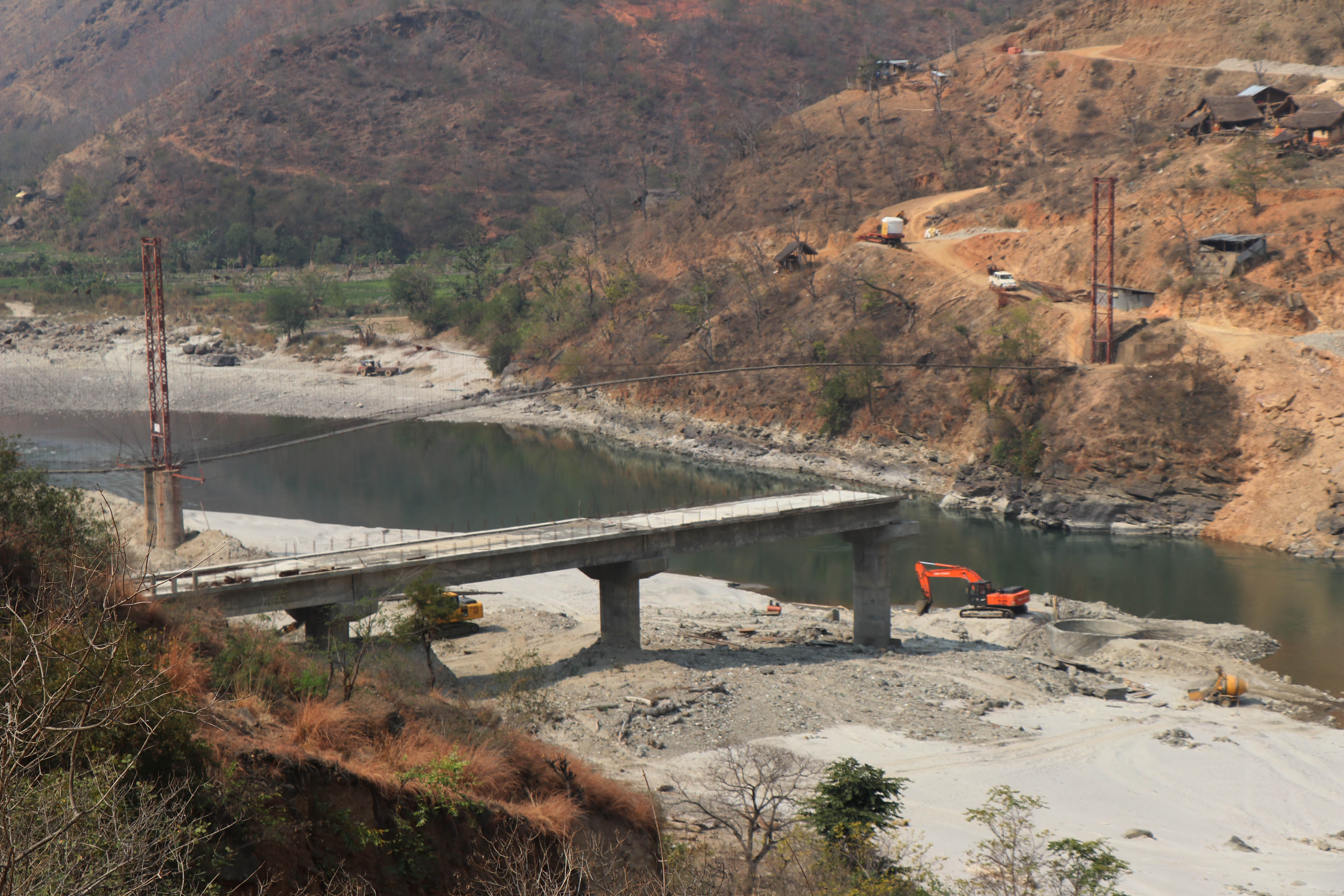 Bridge construction hit by delay and use of inferior materials