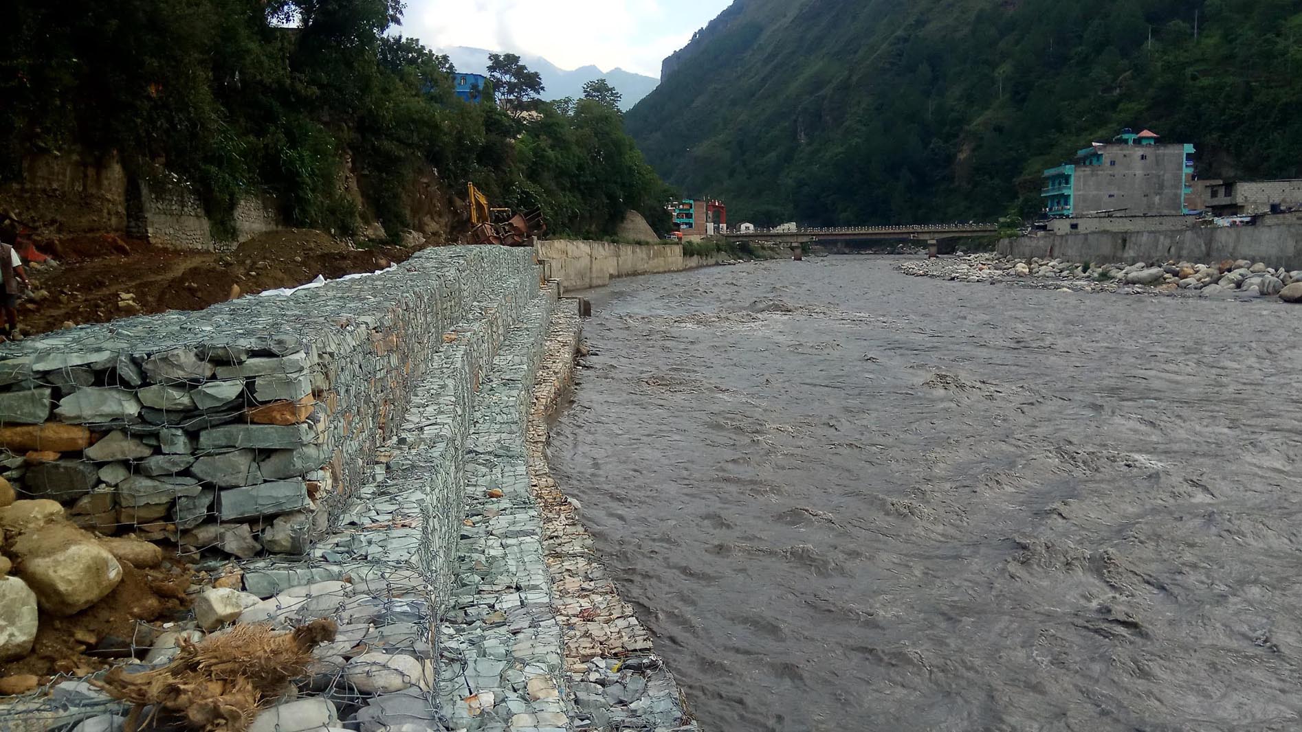 Residents living in Beni bazaar at high risk of floods, landslides