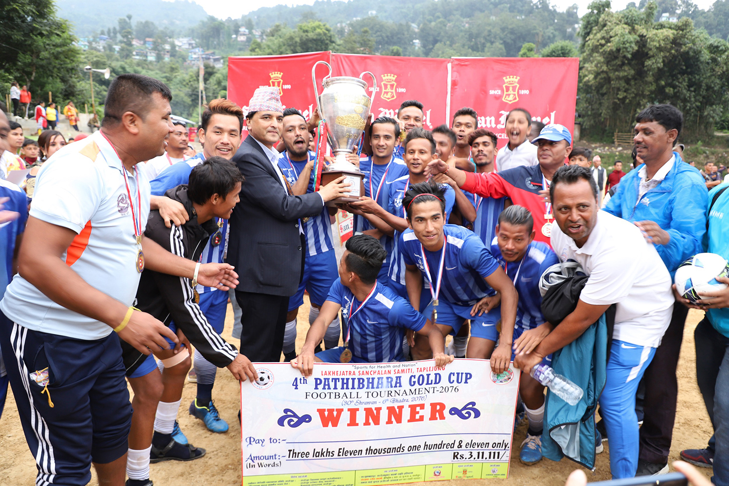 Eleven Arrows stun holders Red Star, lift Pathivara Gold Cup