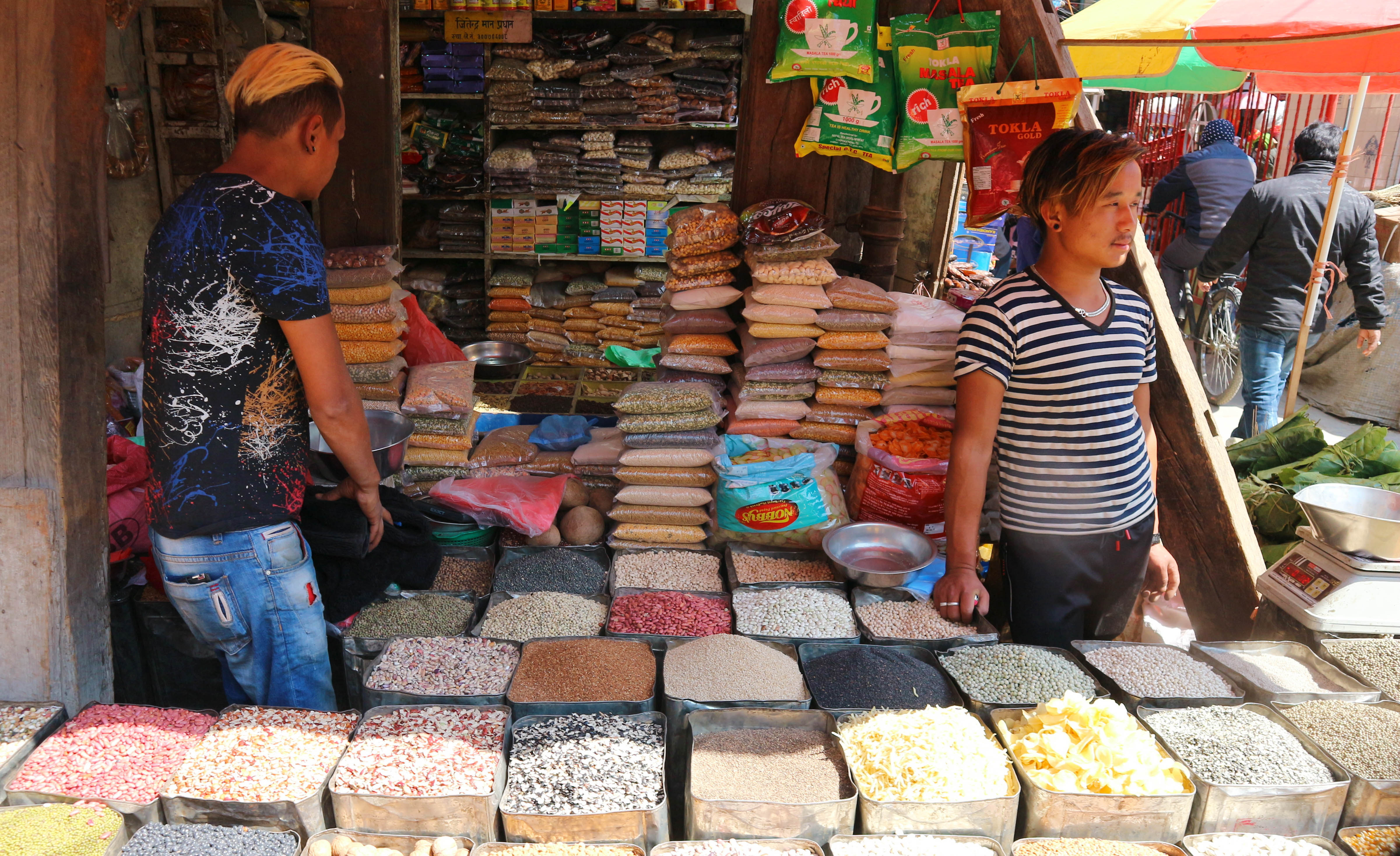 Retailers continue to gouge customers despite a fall in wholesale ...