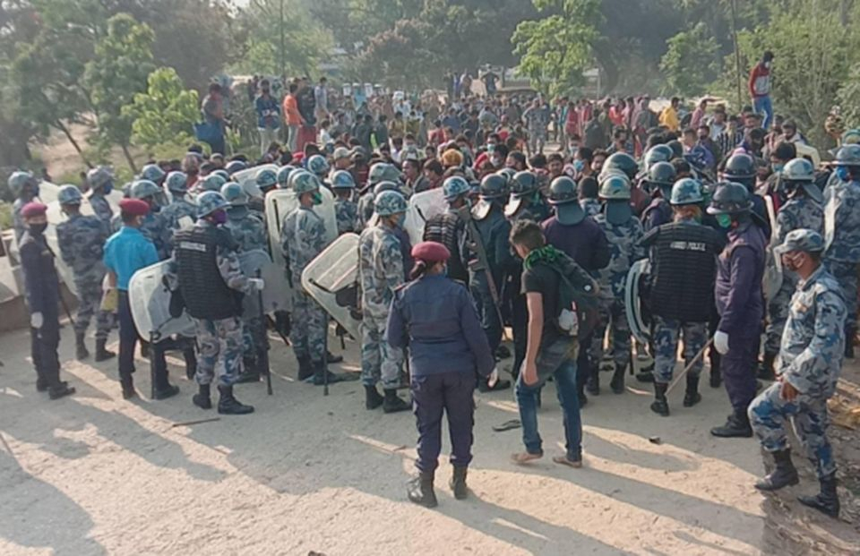 Nepalis stranded in Gauriphanta border crossing allowed to enter Nepal