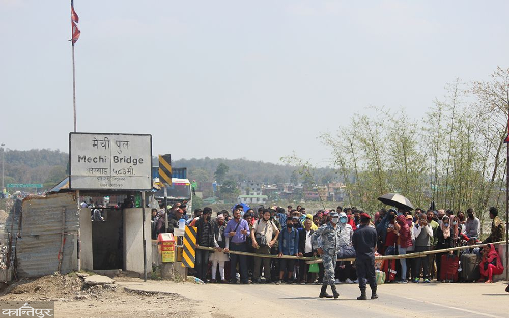 Following Cabinet’s decision to close borders, hundreds of Nepalis ...