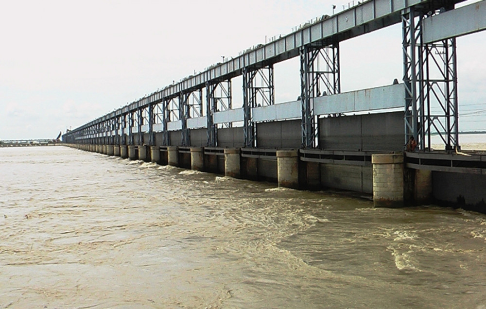 Thirty-eight doors of Saptakoshi barrage opened after water level ...
