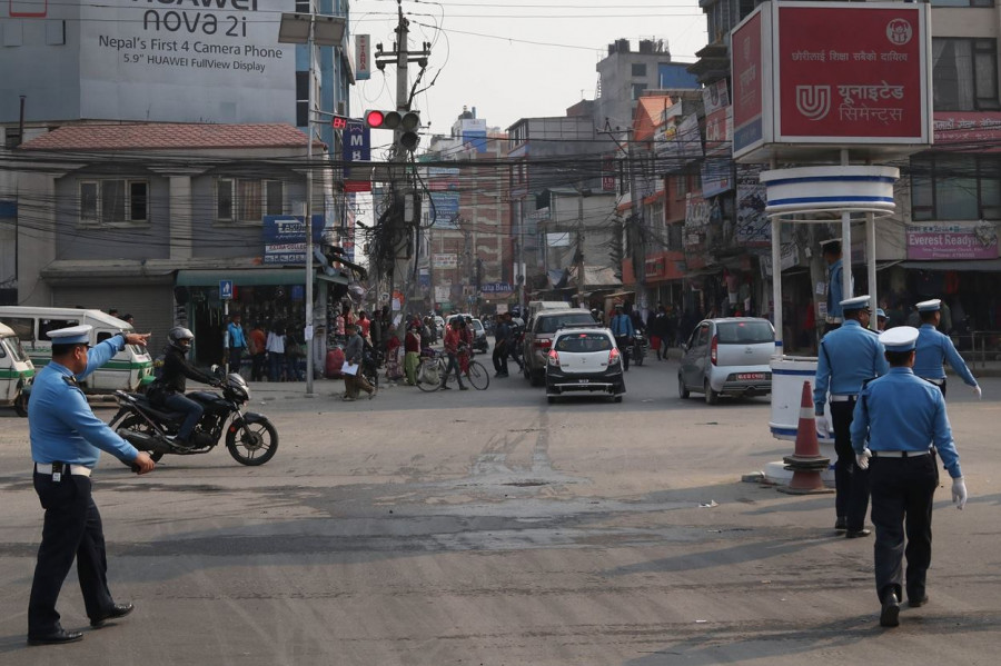 Traffic police install ‘stop, look, go’ signs in city to prevent accidents