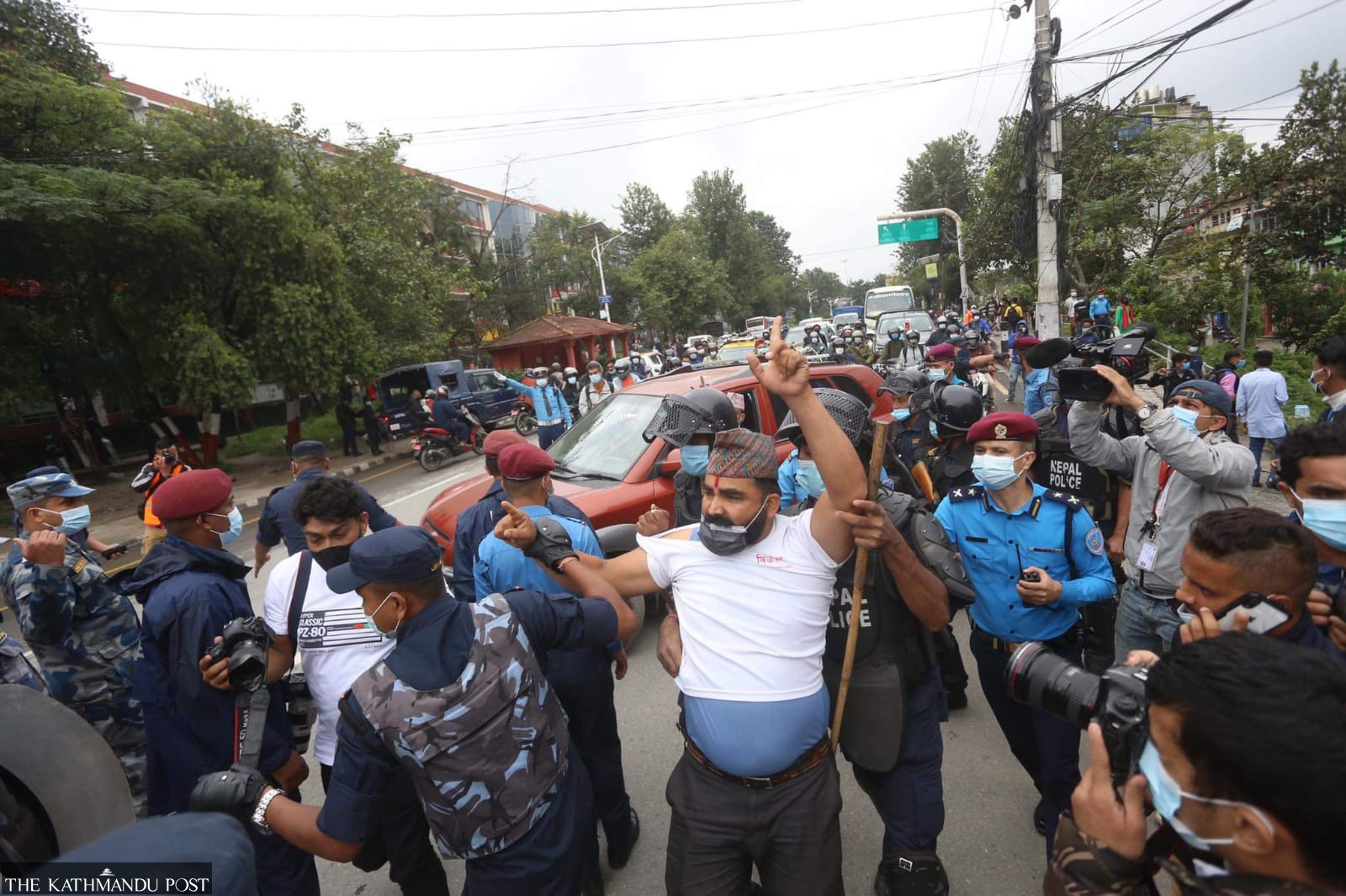 Police arrest dozens for demonstrating against the MCC