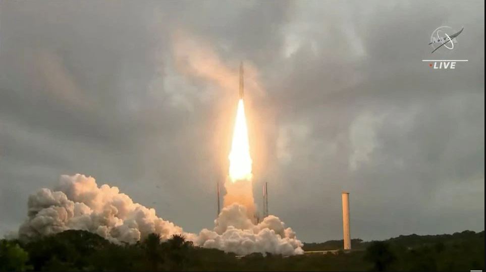 NASA launches revolutionary space telescope to give glimpse of early ...