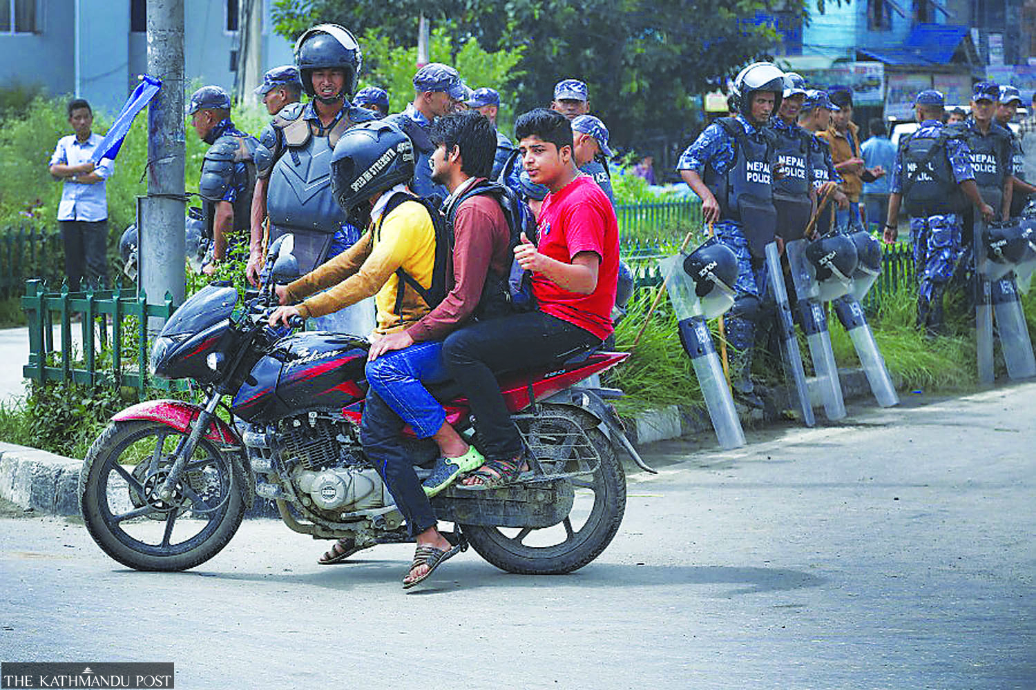 Government Hesitant To Revive Helmet Rule For Pillion Riders Government Hesitant To Revive Helmet Rule For Pillion Riders