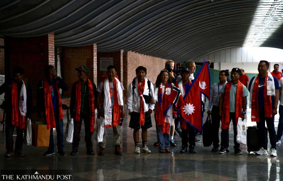 Record-breaking climbers welcomed in Kathmandu