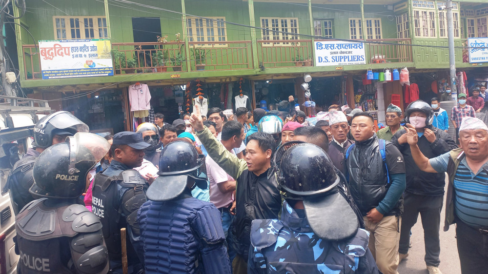 UML chief shown black flags in Ilam