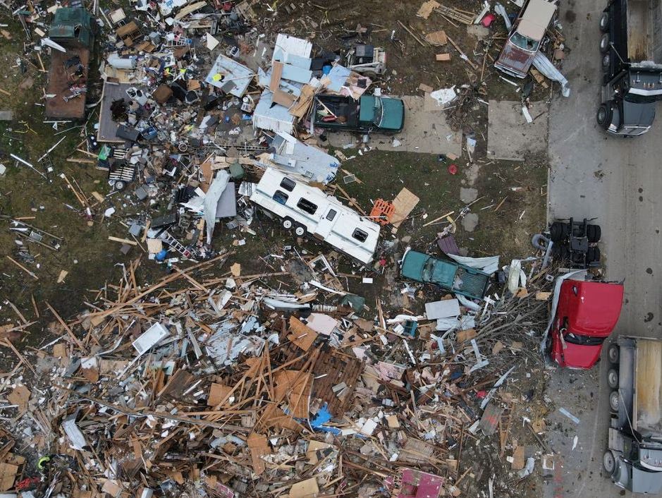 Death toll tops 20 as storm takes aim at eastern US