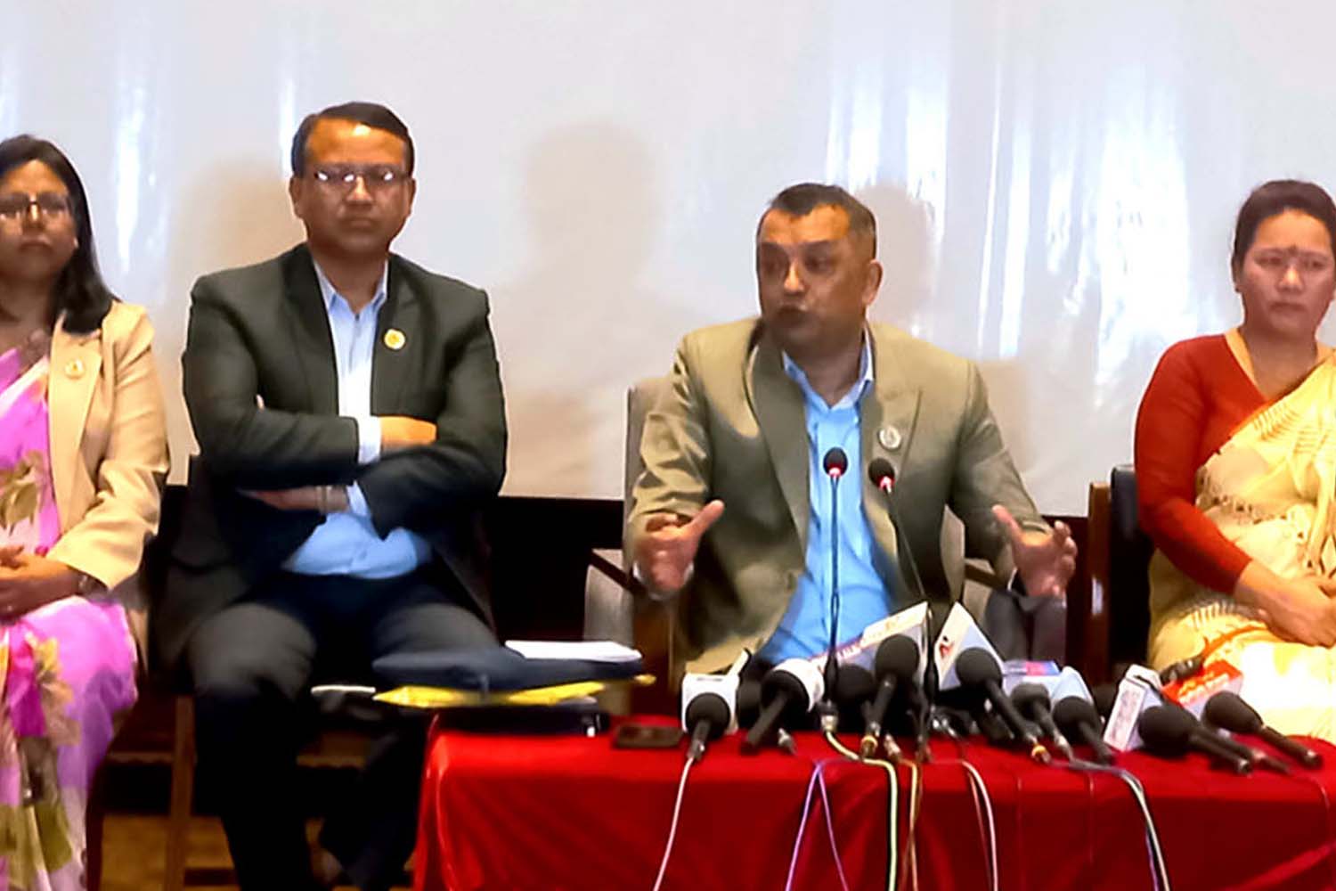 Congress questions Speaker’s role after House drama