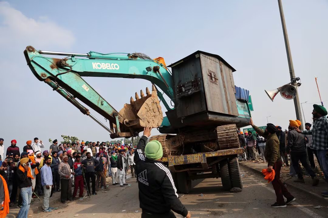 With cranes and excavators, Indian farmers prepare to march on capital