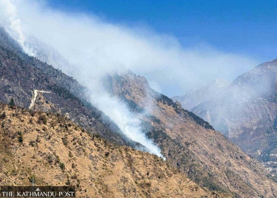Wildfire threatens Rangbusa village near Nepal-China border