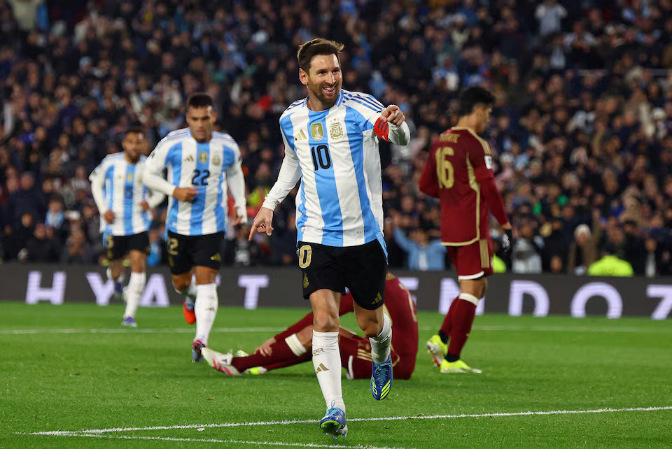 Messi shines in his final home World Cup qualifier, Paraguay and ...
